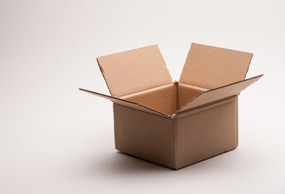 Kostenloses Foto: Paket offen, leer - pixelio.de