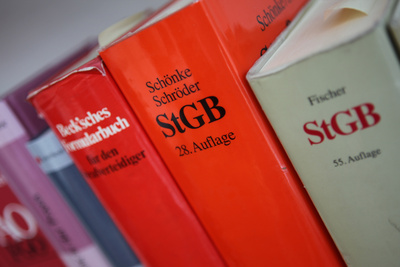 Kostenloses Foto: Strafgesetzbuch StGB - pixelio.de