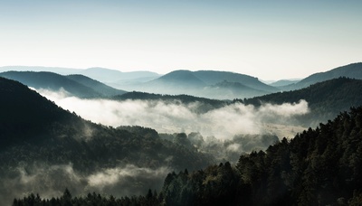 Kostenloses Foto: Berge im Nebel - pixelio.de